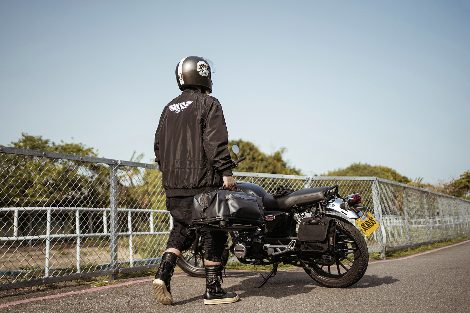 【Dr.Wilds荒野醫生】30L騎士醫生包 防水 後背包 容量大 環島 騎車 運動 率性風格 黑 台灣出貨 官方賣場 | Dr.Wilds | citiesocial | 找好東西